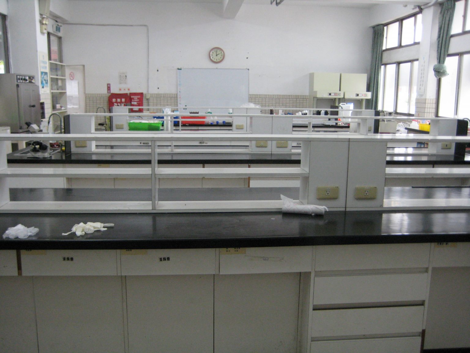 微生物實驗室 – 食品科技系